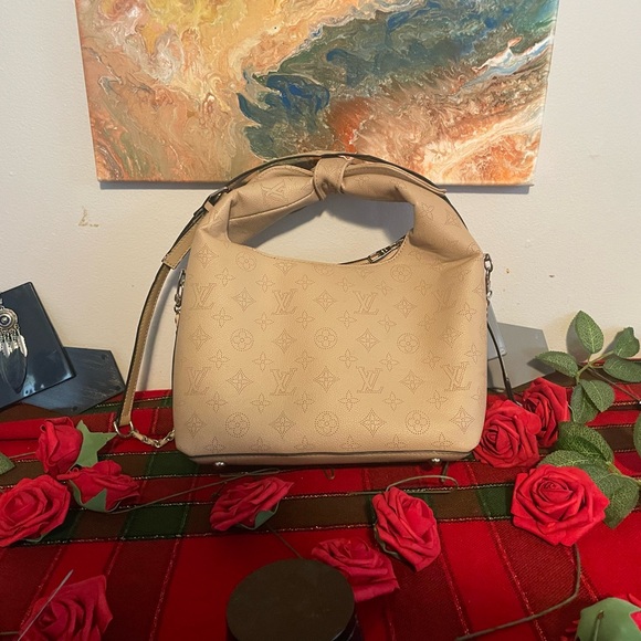 Louis Vuitton | Bags | Louis Vuitton Cream Shoulder Bag With Rounded ...